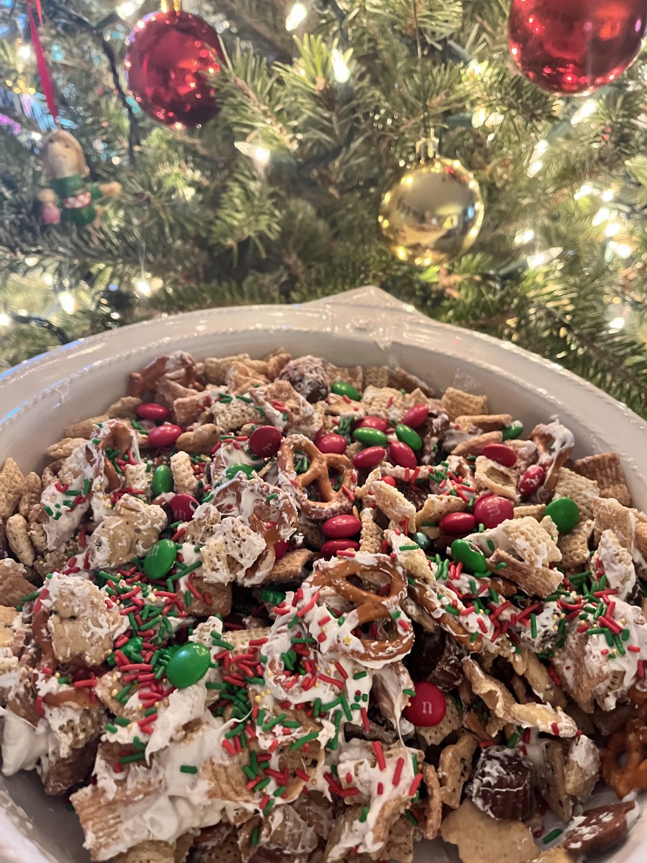 Recipe: Holiday Trail Mix - Shoreline Moms